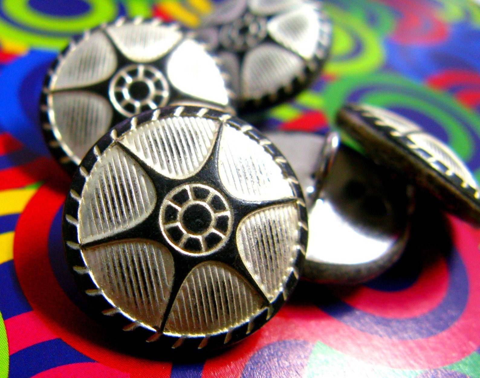 Metal Buttons - Centurion Shield Style Metal Buttons, Gunmetal Silver ...