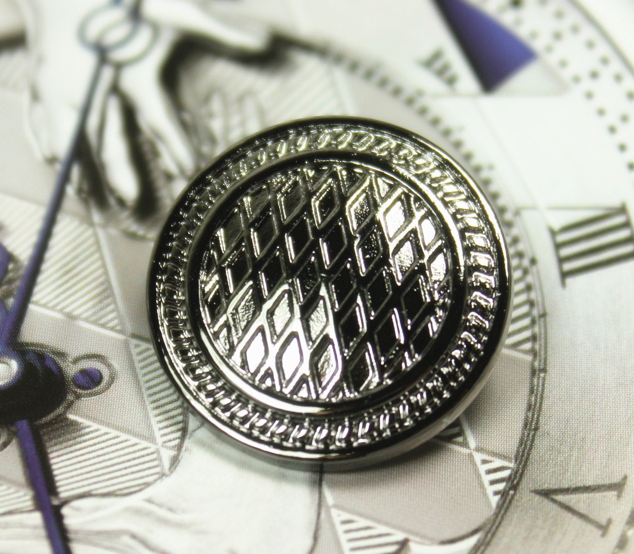 Metal Buttons - Interleaving Lines Metal Buttons , Shiny Gunmetal Color ...