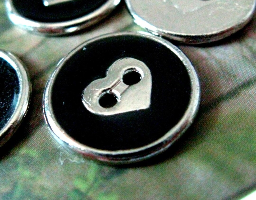 Metal Buttons - Heart in Black Enamel Metal Buttons , Silver Color , 2 ...