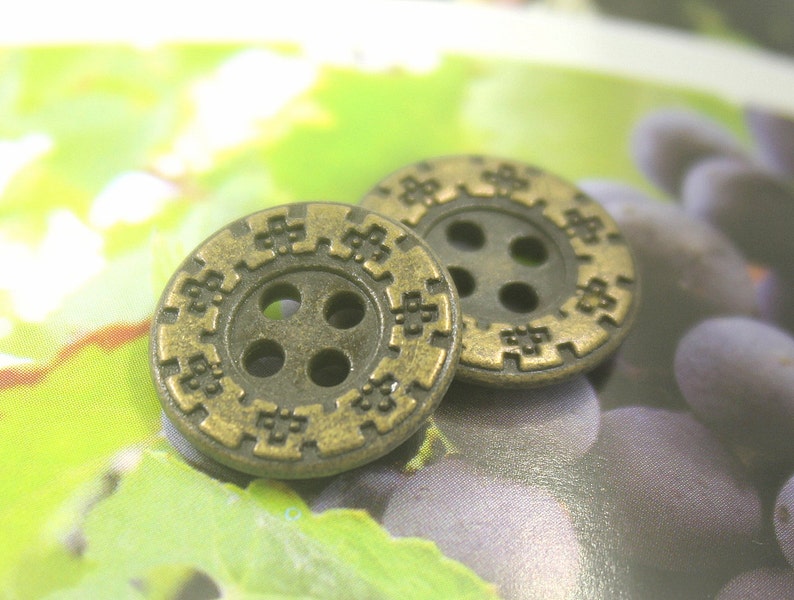 Metal Buttons - Decorative Edge Antique Brass 2 Hole Buttons - 0.55 ...