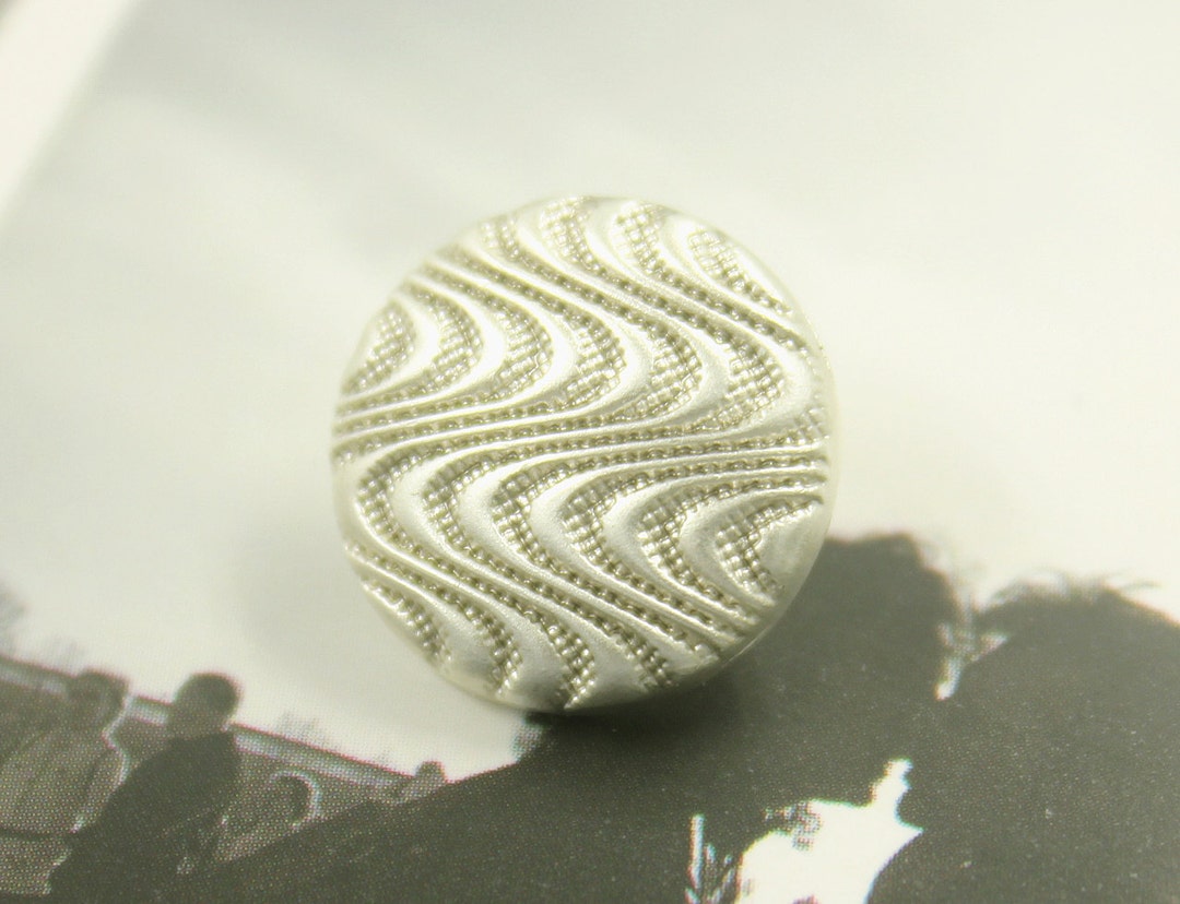 Metal Buttons - Light Champagne Ocean Waves Metal Shank Buttons - 15mm ...