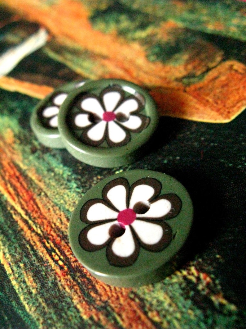 Lovely Olive Green Plastic Buttons With off White Flower Pattern (10 in ...