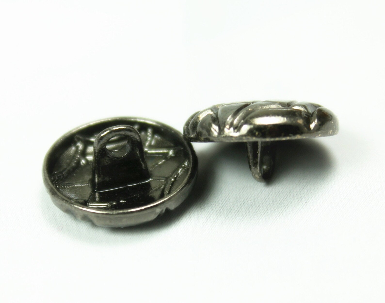 Metal Buttons - Interleaving Lines Metal Buttons , Gunmetal Color ...