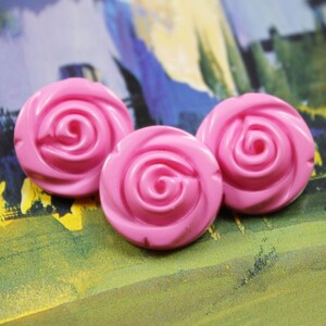 Flower Plastic Buttons - Pink Flower in Full Bloom Plastic Buttons. 10 ...