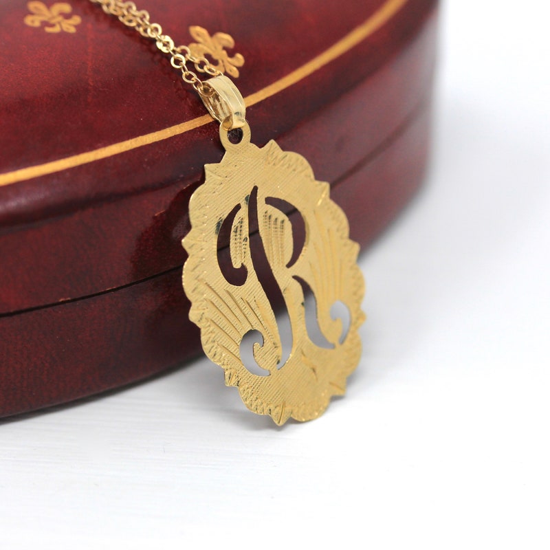 Letter R Necklace - Etsy