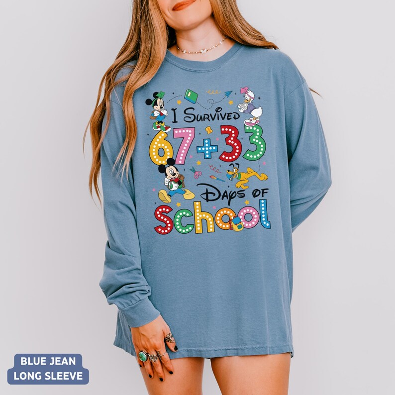 Camiseta Mickey y sus amigos "Sobreviví 67 + 33 días de clases" Comfort ...