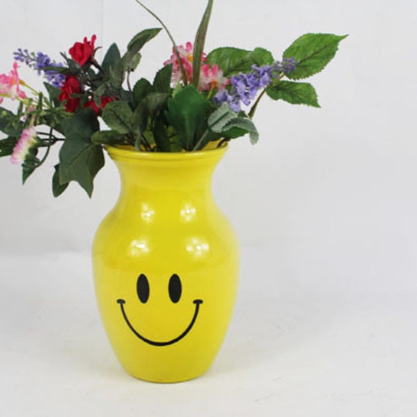 Happy Face Vase - Etsy