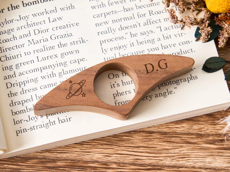 Custom Wooden Book Page Holder, Book Lovers Gift, Personalized Text ...