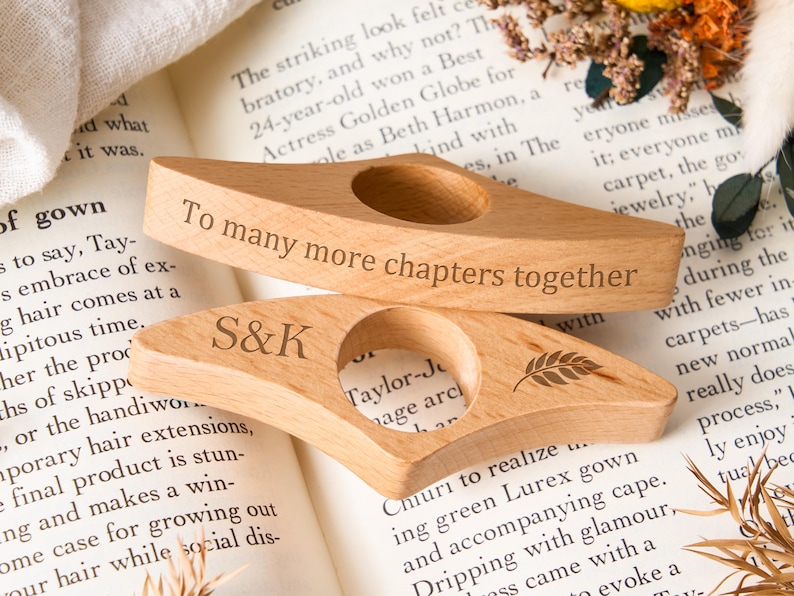 Custom Wooden Book Page Holder, Book Lovers Gift, Personalized Text ...