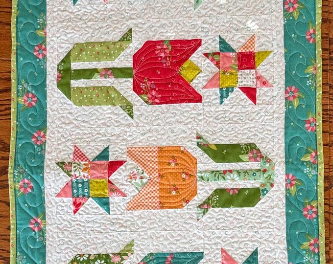 Tulip Time Table Runner Kit With Strawberry Lemonade by Sherri and Chelsi - Etsy