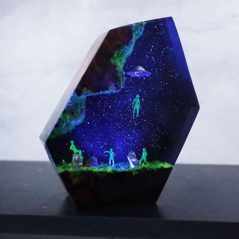 Green Alien Resin Lamp, Alien Spaceship, UFO Alien Statute, Gifts for ...