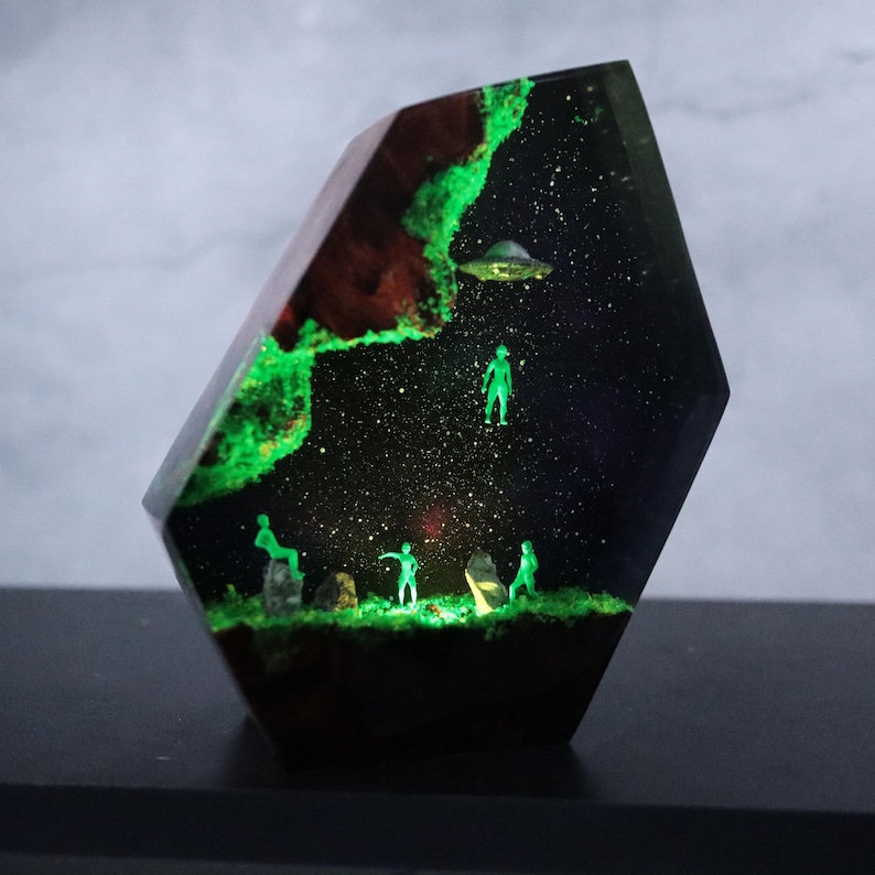 Green Alien Resin Lamp, Alien Spaceship, UFO Alien Statute, Gifts for ...