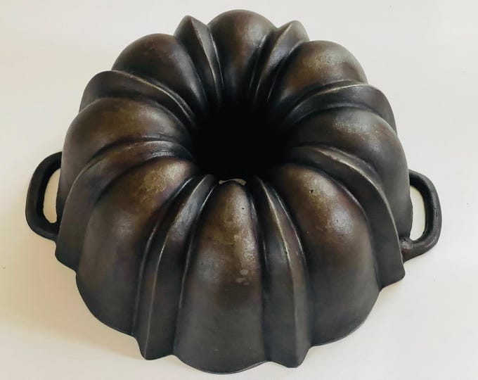 Vintage Cast Iron Bundt Pan Unmarked 10 Cup Capacity - Etsy