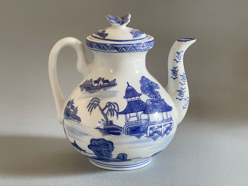 Vintage Blue & White TEAPOT With Butterfly Knob Chinese Export - Etsy