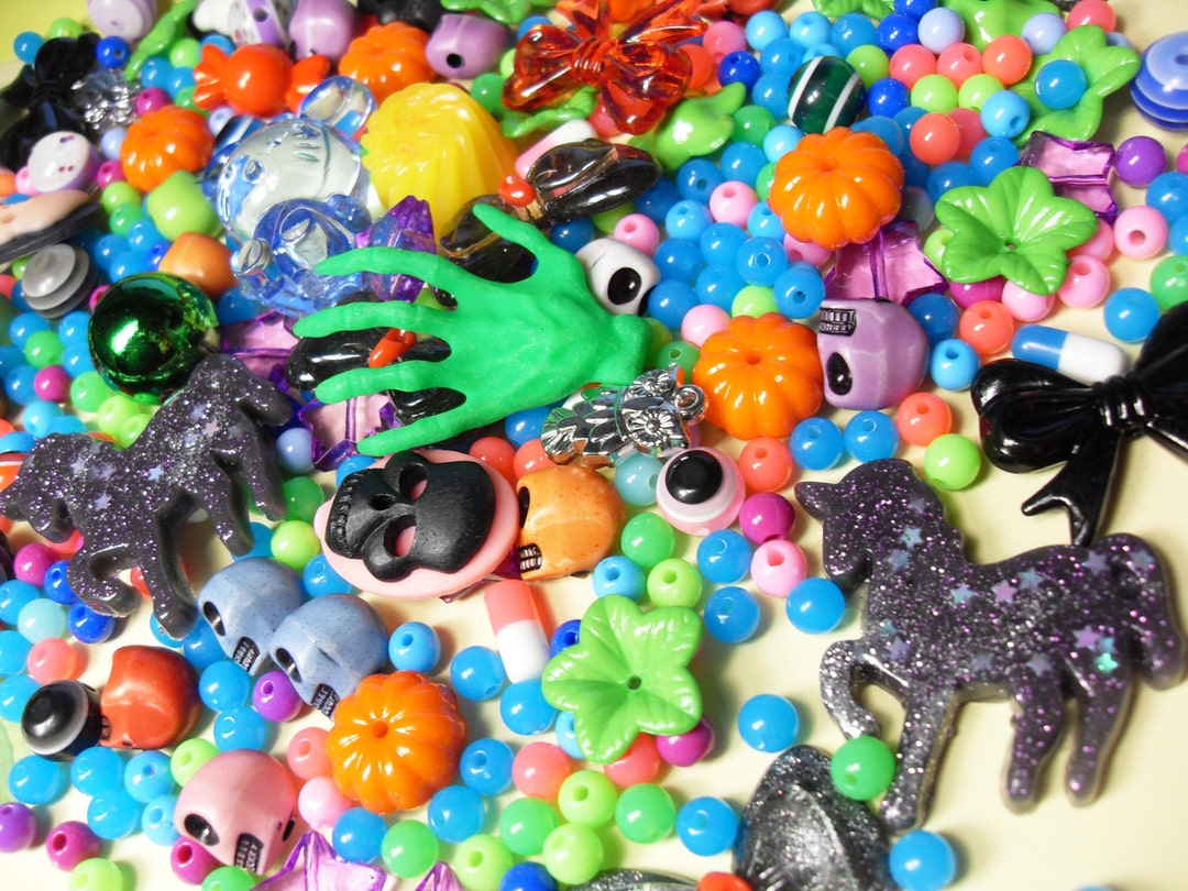 FREE UK SHIPPING 400 Pcs Halloween Themed Destash Any Destination Free ...