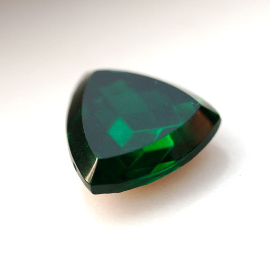 LAST ONES: 18mm Emerald Green Triangle Point Back Rhinestones, Western ...