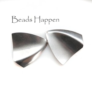 1.25 Inch Sterling Silver Plated Smoothly Curved Kite Pendants ...