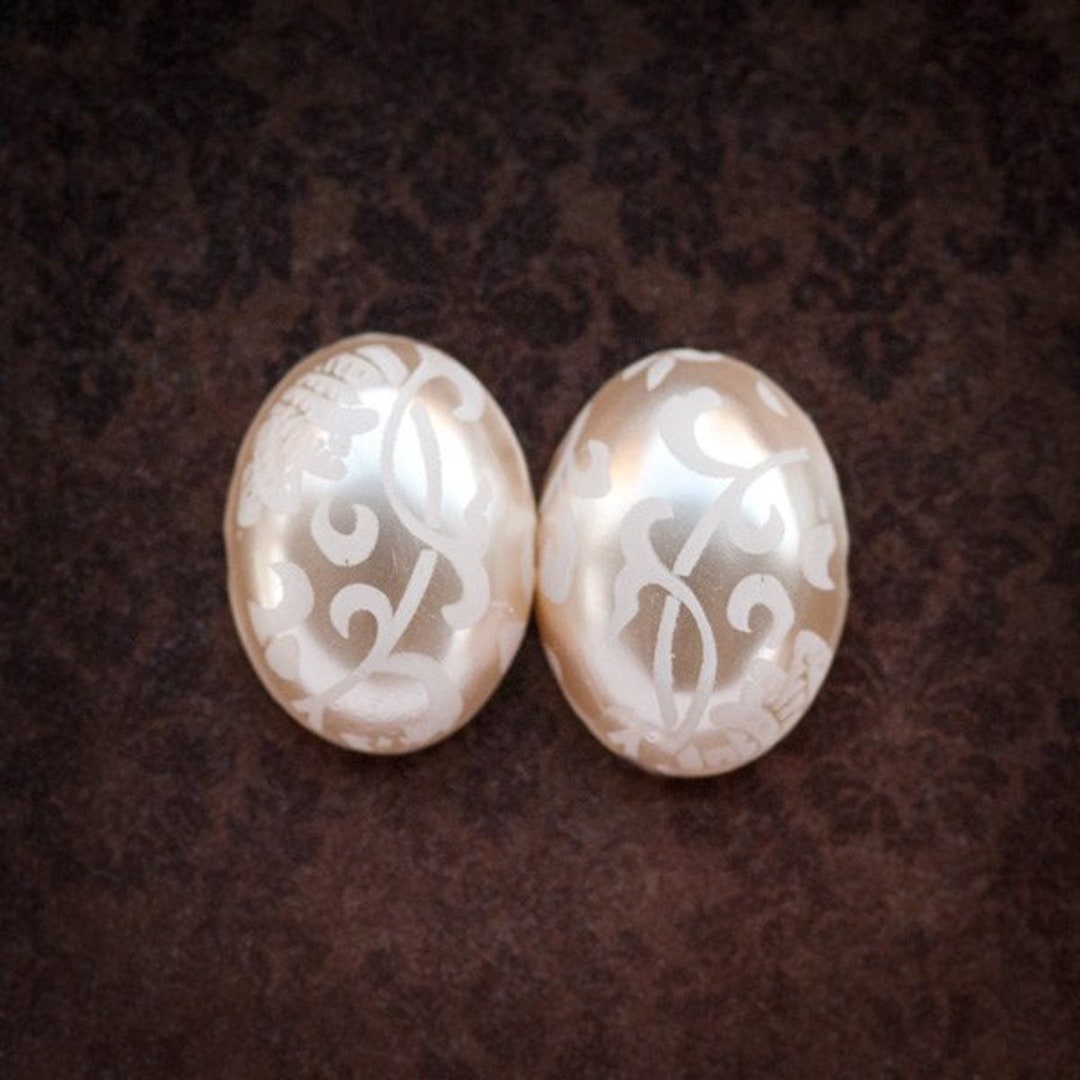 18x13mm Oval Pearlized Pearl Cabochons Cabs With Pretty Scrollwork ...