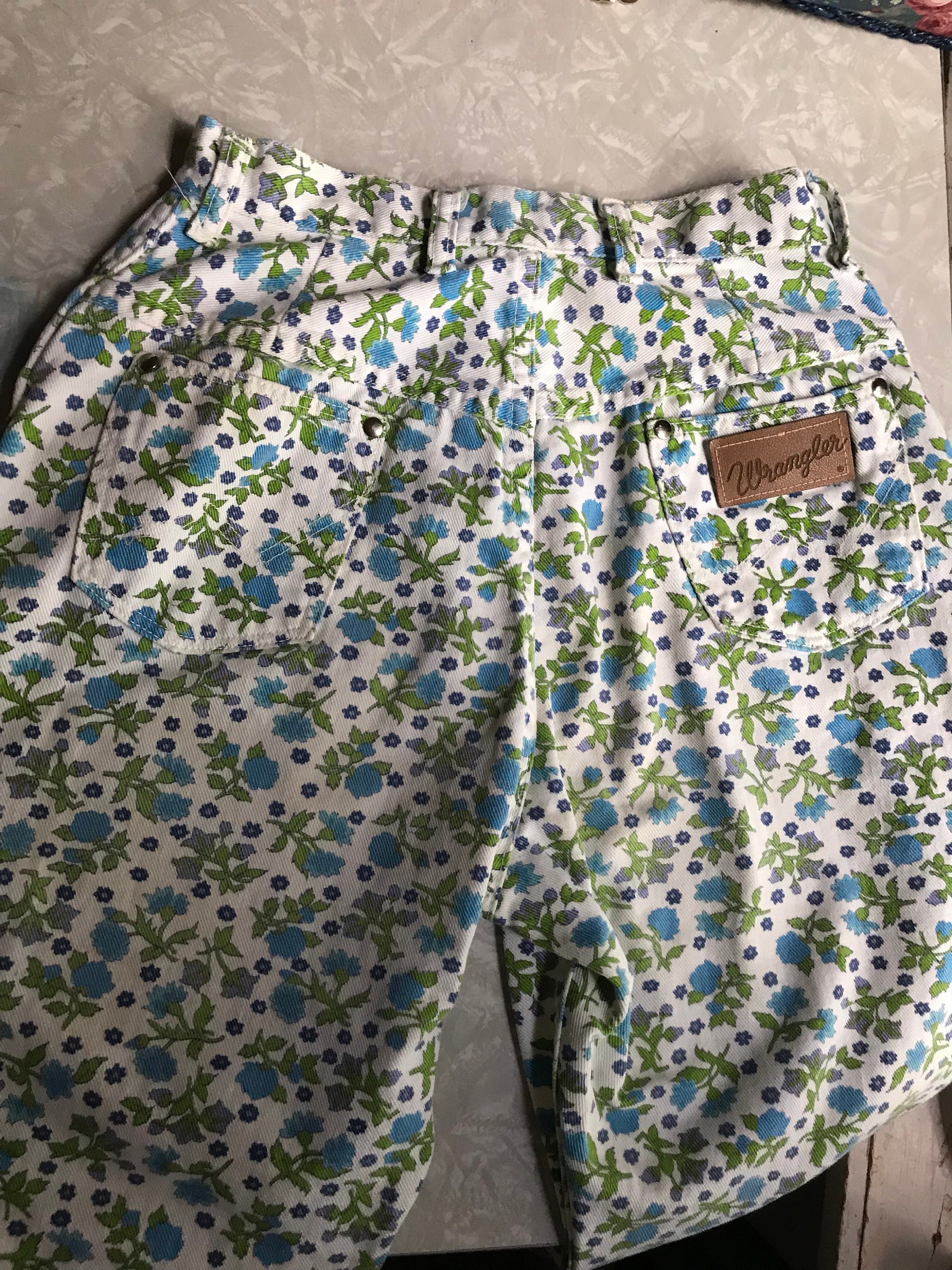 Wrangler 1960's Floral Capri-length - Tiny Waist ( 24 Inches) - High ...