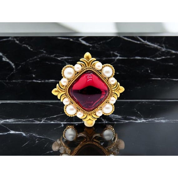 Ysl gold pin - Gem Ysl gold pin - Gem