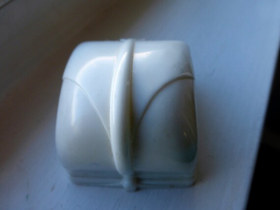 Vintage bakelite ring box - Gem
