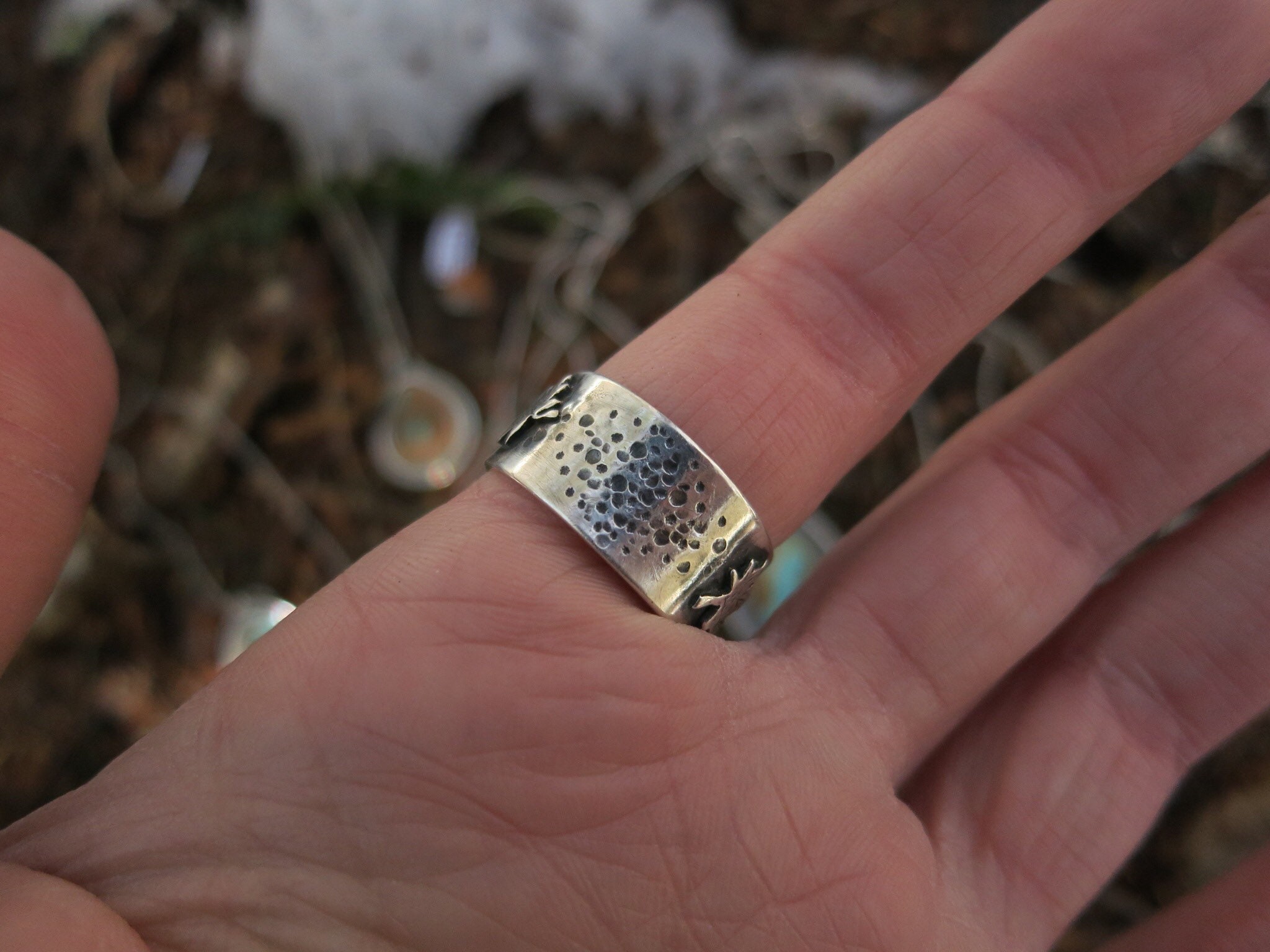 Falling Leaves - sz 9-9.5, wide textured maple leaf band