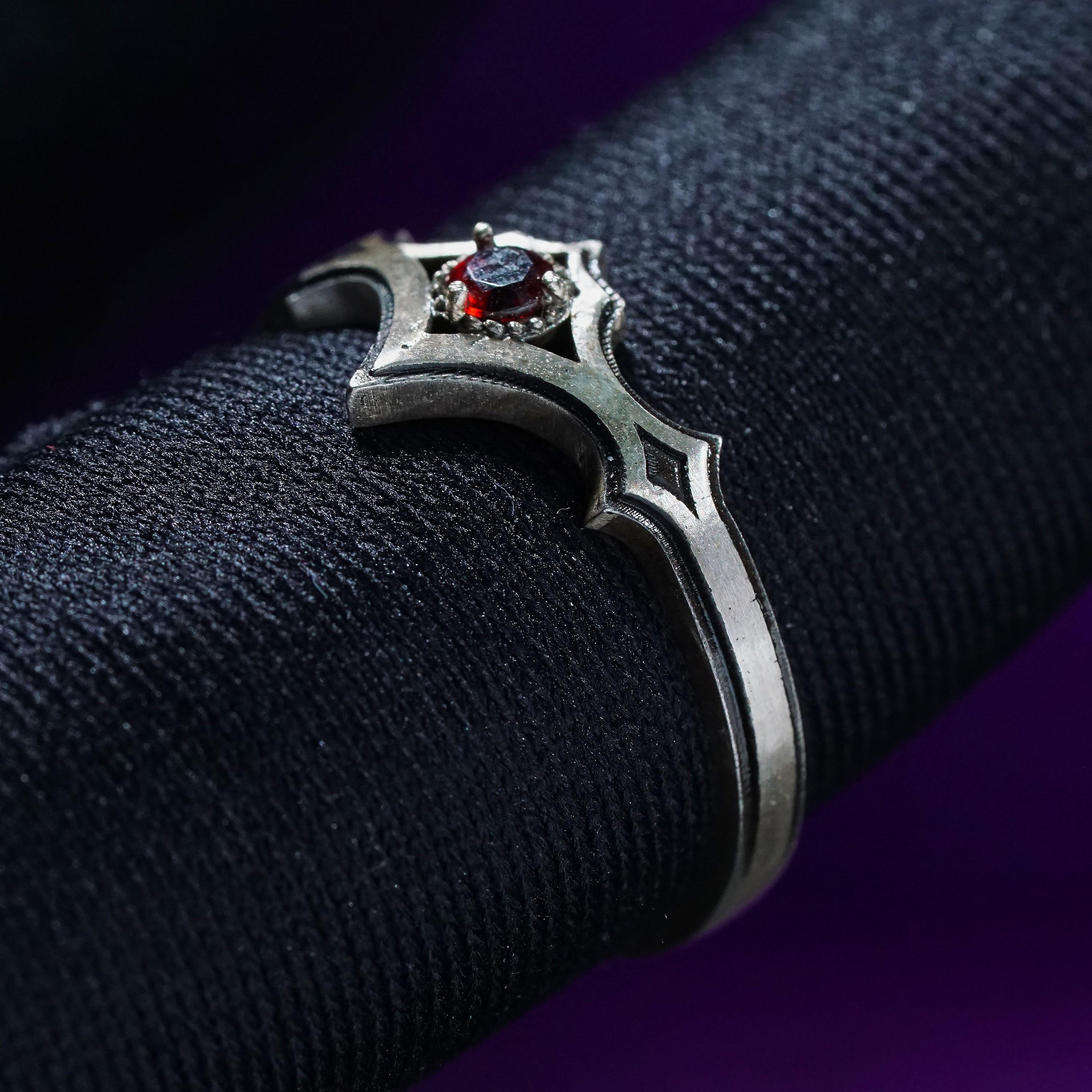 Fanmade Cazador’s Ring – Gothic Vampire Jewelry Inspired by Fantasy RPG ...