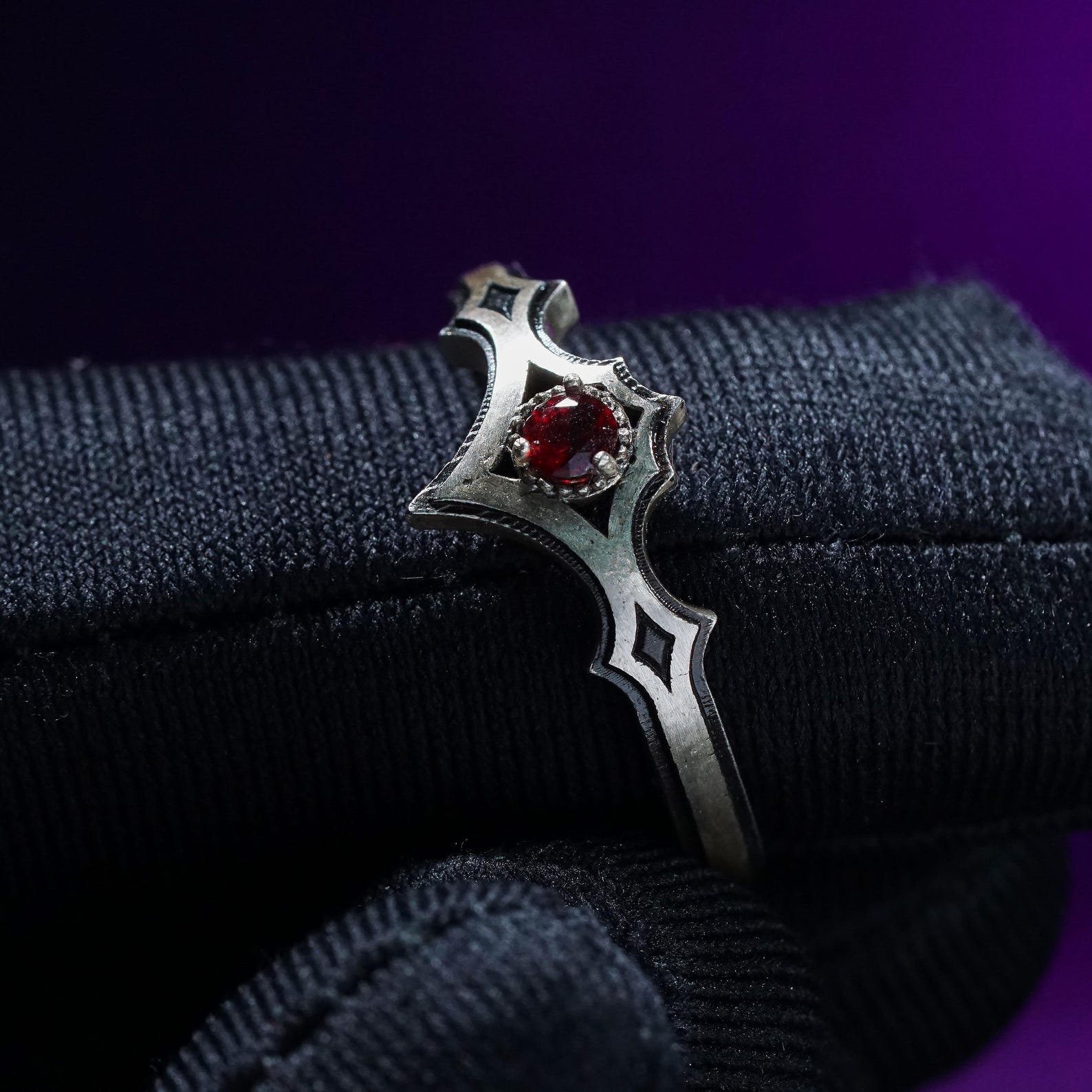 Fanmade Cazador’s Ring – Gothic Vampire Jewelry Inspired by Fantasy RPG ...