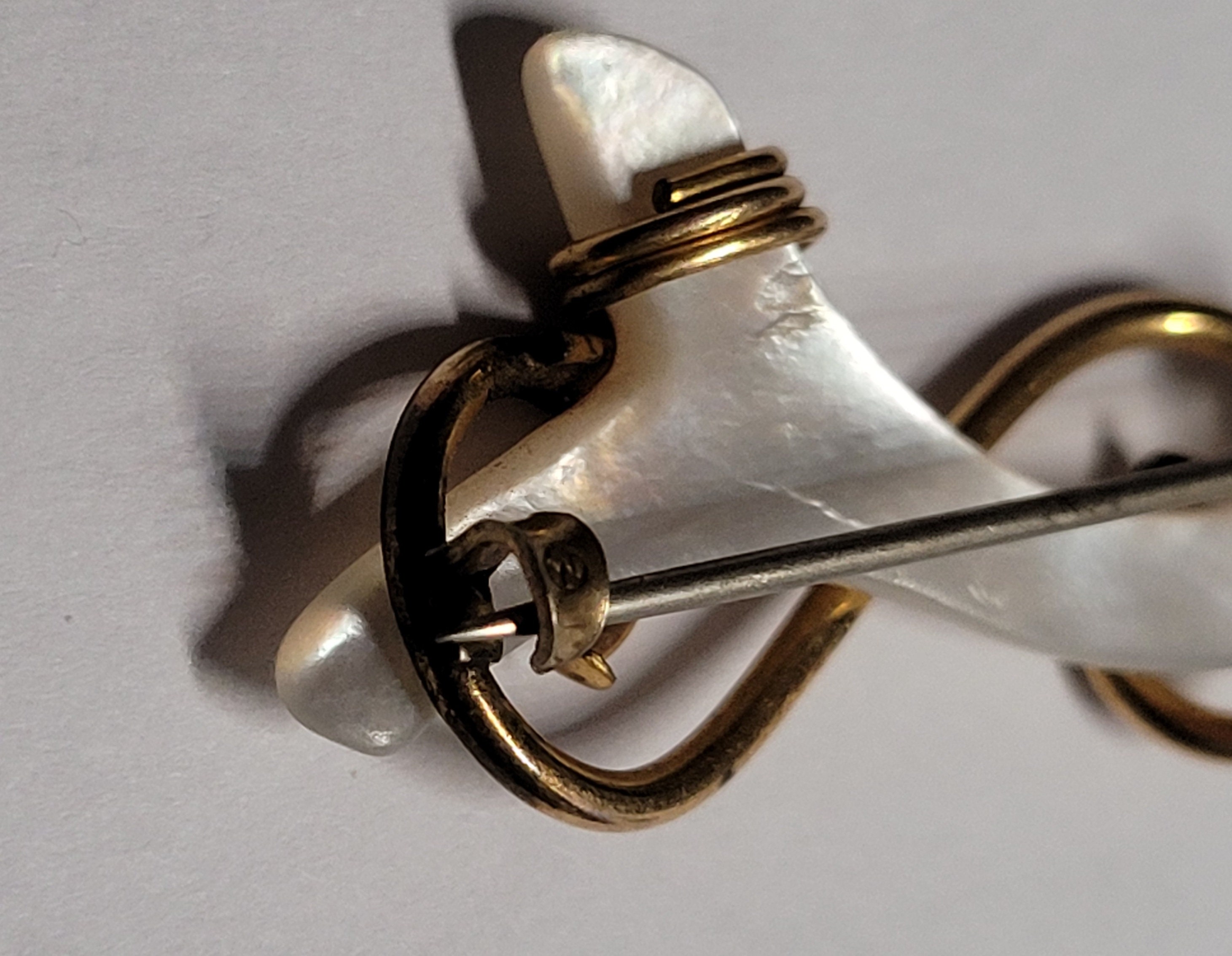 Gold Victorian Winard Wrap MOP Vintage Brooch Marked Engraved C Clasp ...