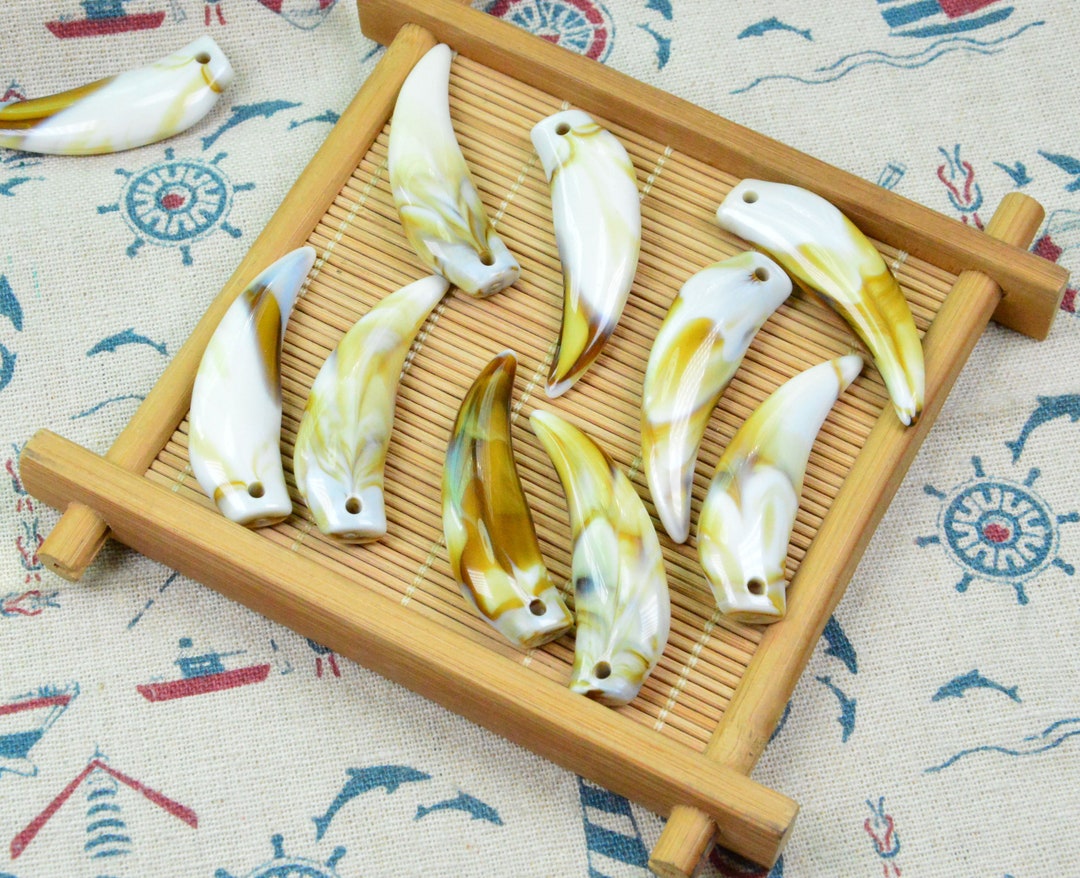 30 Pcs Curved Sharp Plastic Animal Teeth, Wolf Teeth, Brown Marbled ...