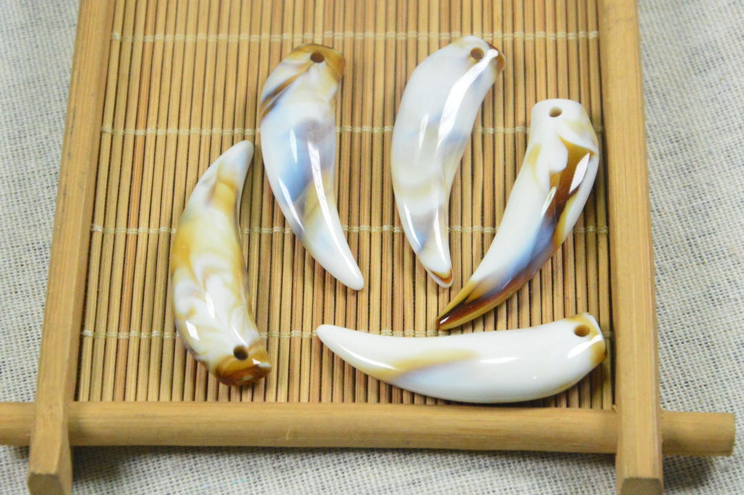 20 Pcs Brown Marbled Plastic Teeth Charms, Animal Teeth Pendant, Sharp ...