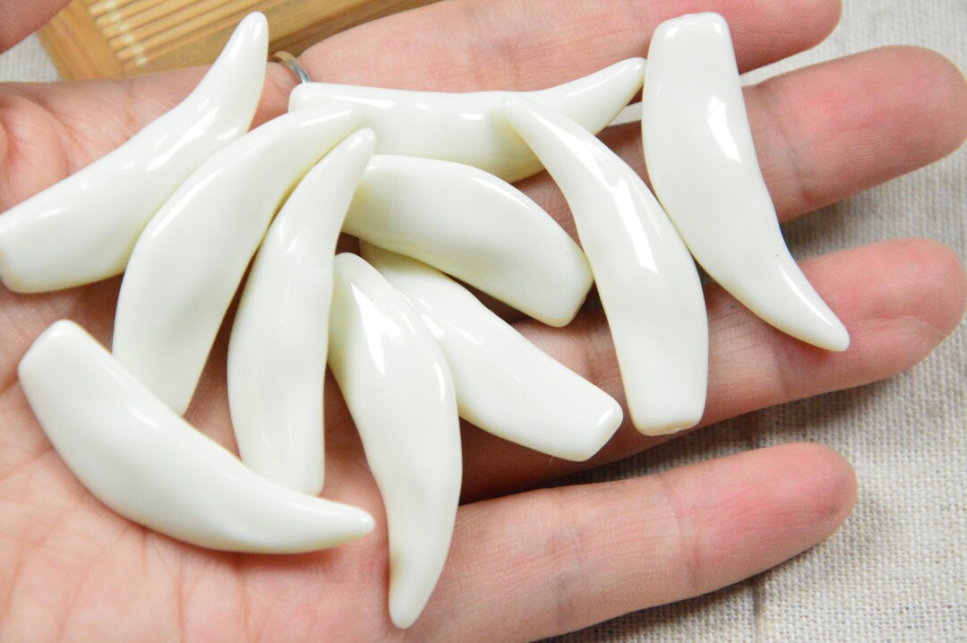 20 Pcs Ivory Plastic Animal Teeth, Plastic Horn, Sharp Teeth Charms No ...