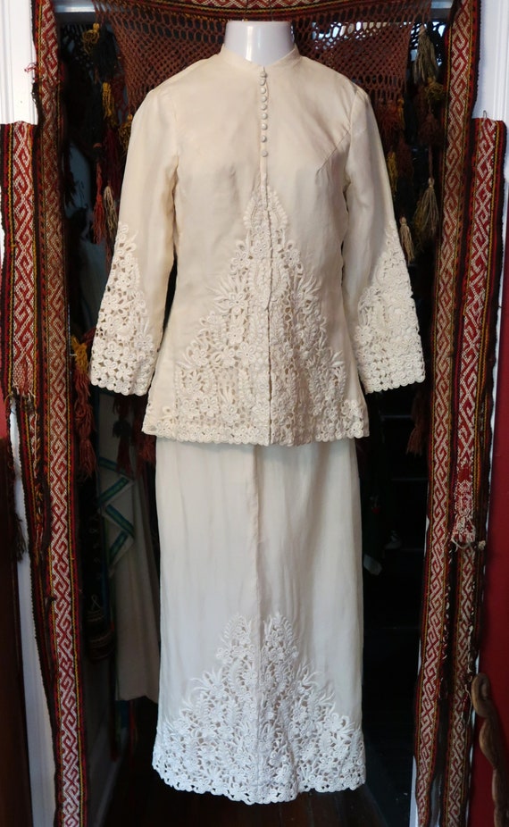 Unusual 1950s Filipino Beautiful Ivory Lace Wedding O… - Gem