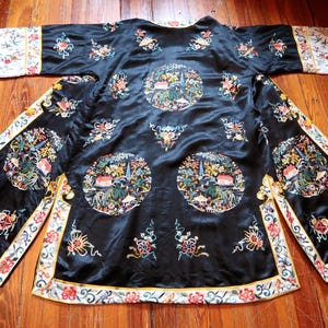 Stunning 60s/70s Vintage Chinese Heavily Embroidered Black Silk Kimono ...