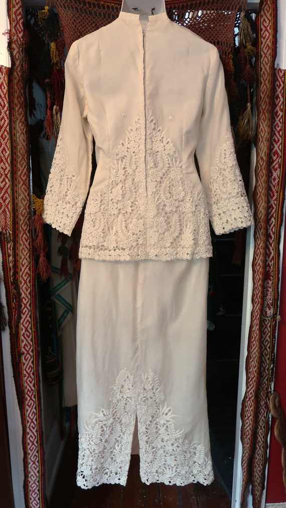 Unusual 1950s Filipino Beautiful Ivory Lace Wedding O… - Gem