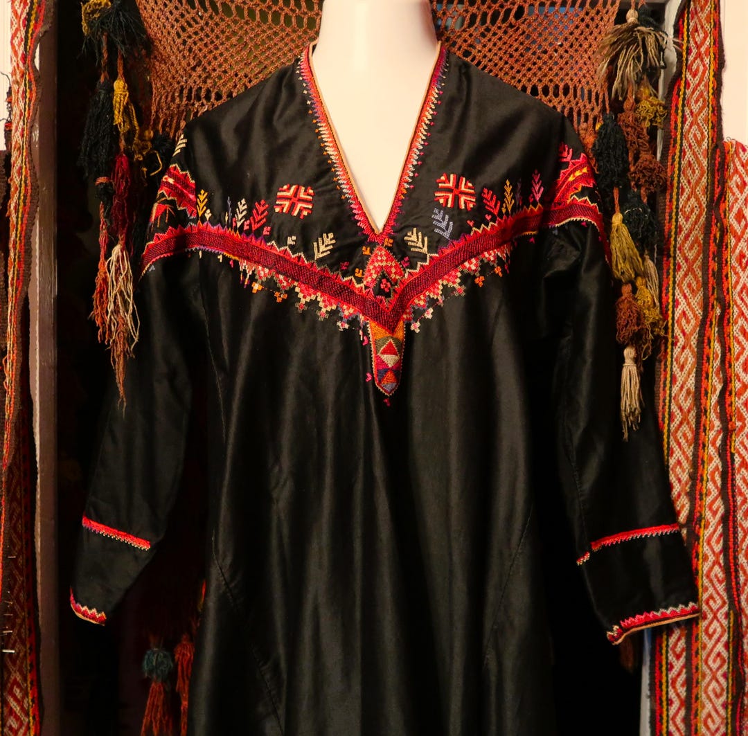 Gorgeous Bedouin/palestinian Embroidered Dress/robe/caftan, OSFM ...