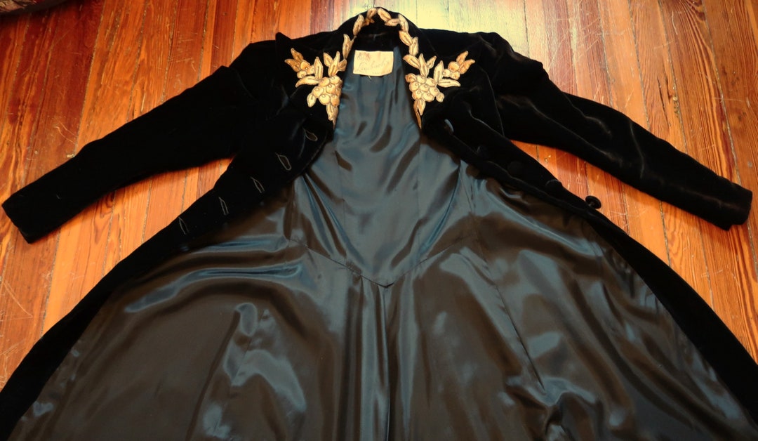 Stunning Unusual 1930s/40s Black Velvet Opera Coat W/puffy Fancy ...