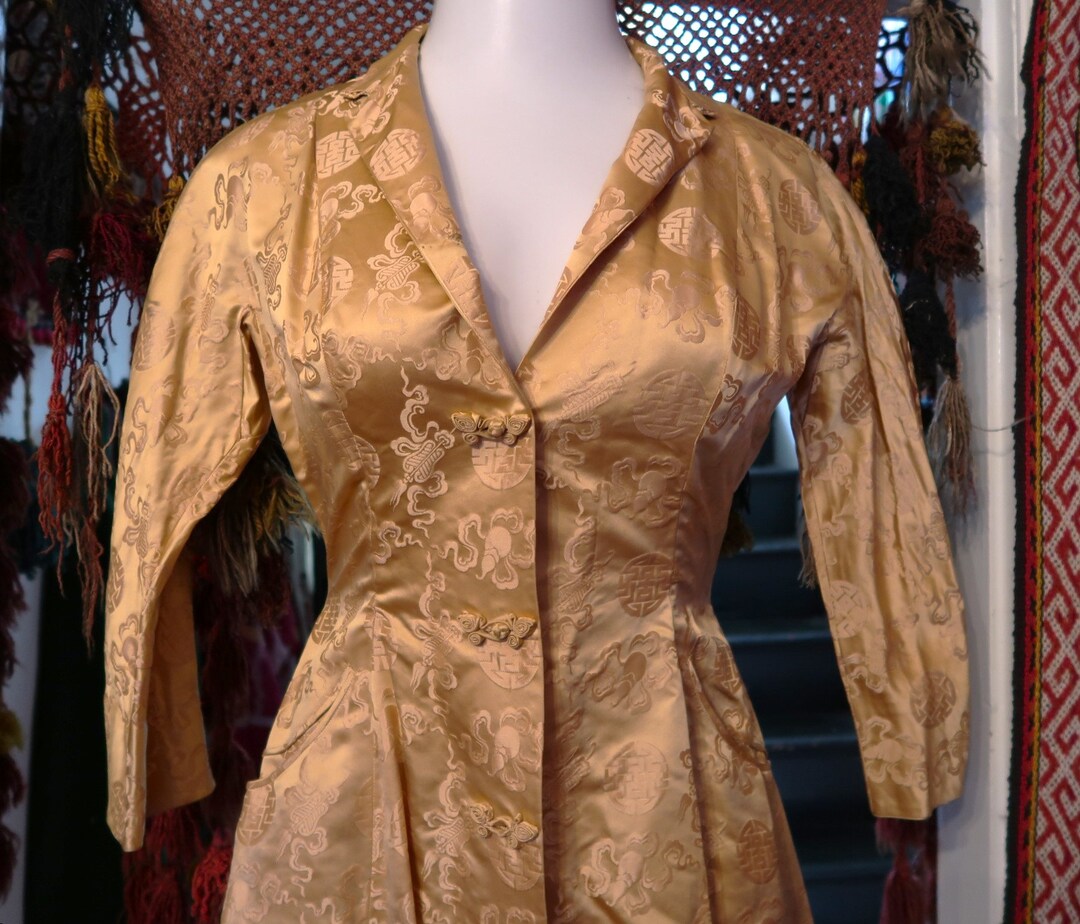 Stunning Dynasty Made in British Crown Colony 1950s/60s Gold Silk ...