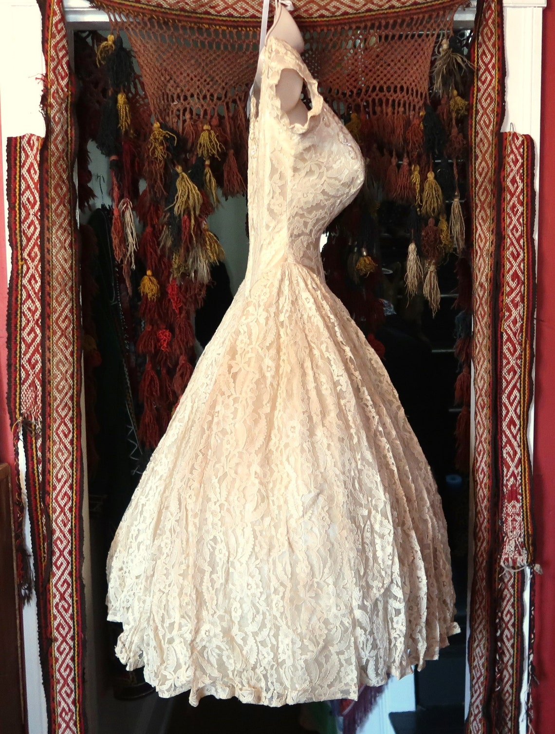 Old Hollywood 50s Ivory Lace and Iridescent Clear Sequin Trim Fit and ...