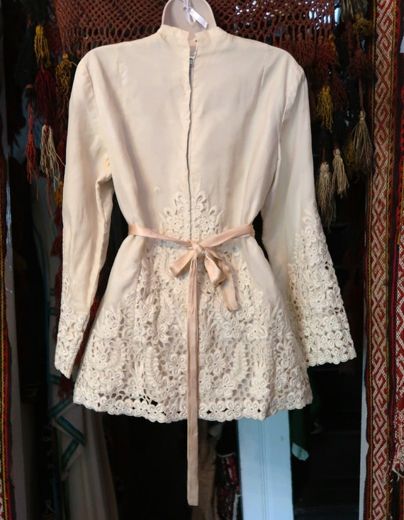 Unusual 1950s Filipino Beautiful Ivory Lace Wedding O… - Gem