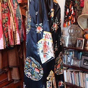 Stunning 60s/70s Vintage Chinese Heavily Embroidered Black Silk Kimono ...