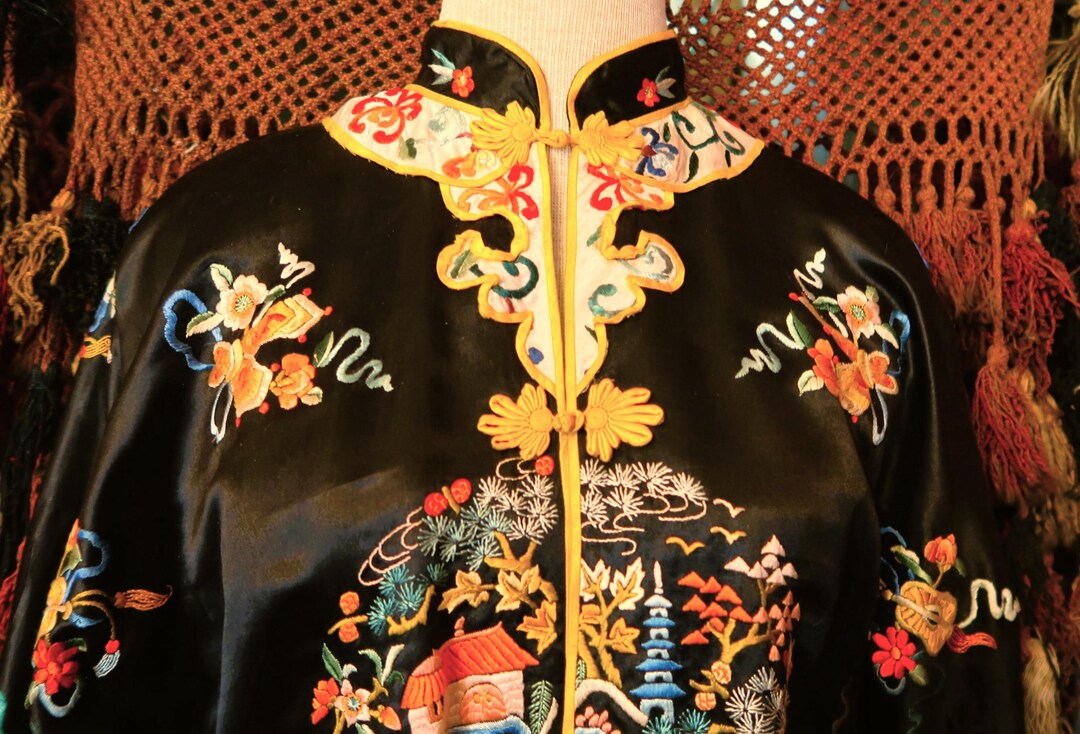 Stunning 60s/70s Vintage Chinese Heavily Embroidered Black Silk Kimono ...