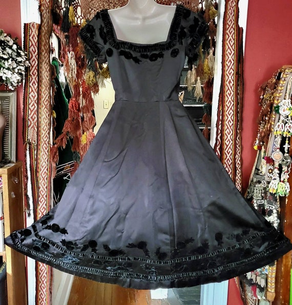 Stunning 40s/50s Hollywood Bombshell Black Silk Satin… - Gem