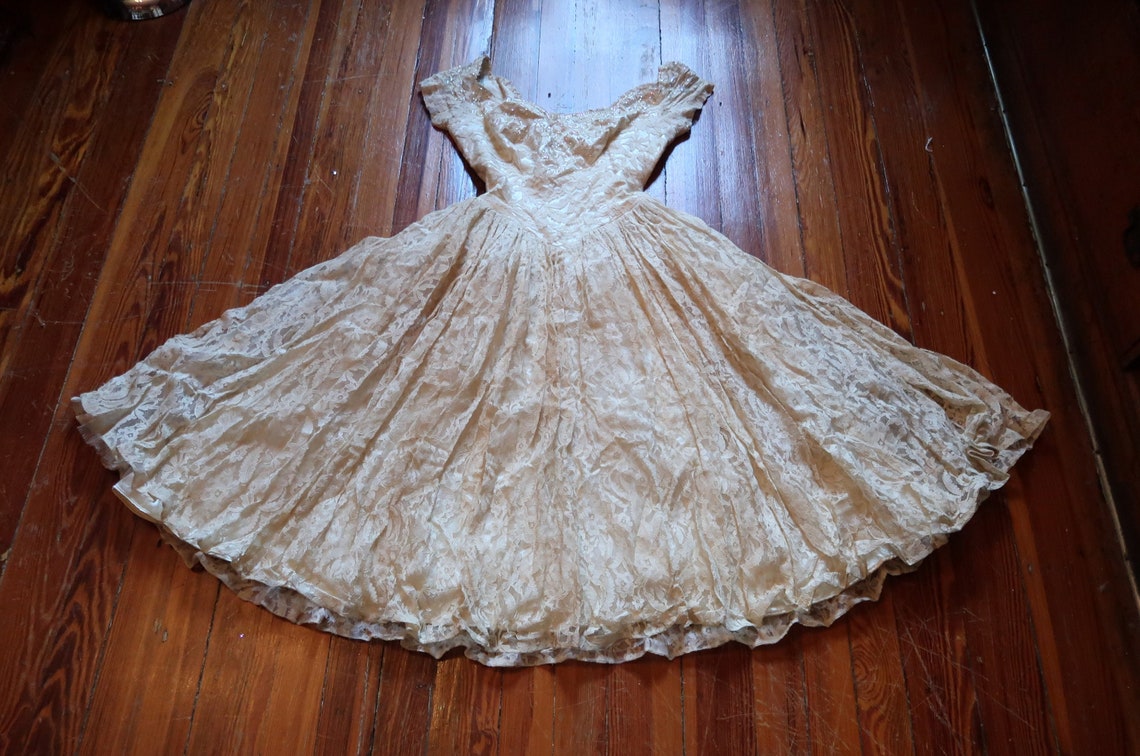Old Hollywood 50s Ivory Lace and Iridescent Clear Sequin Trim Fit and ...