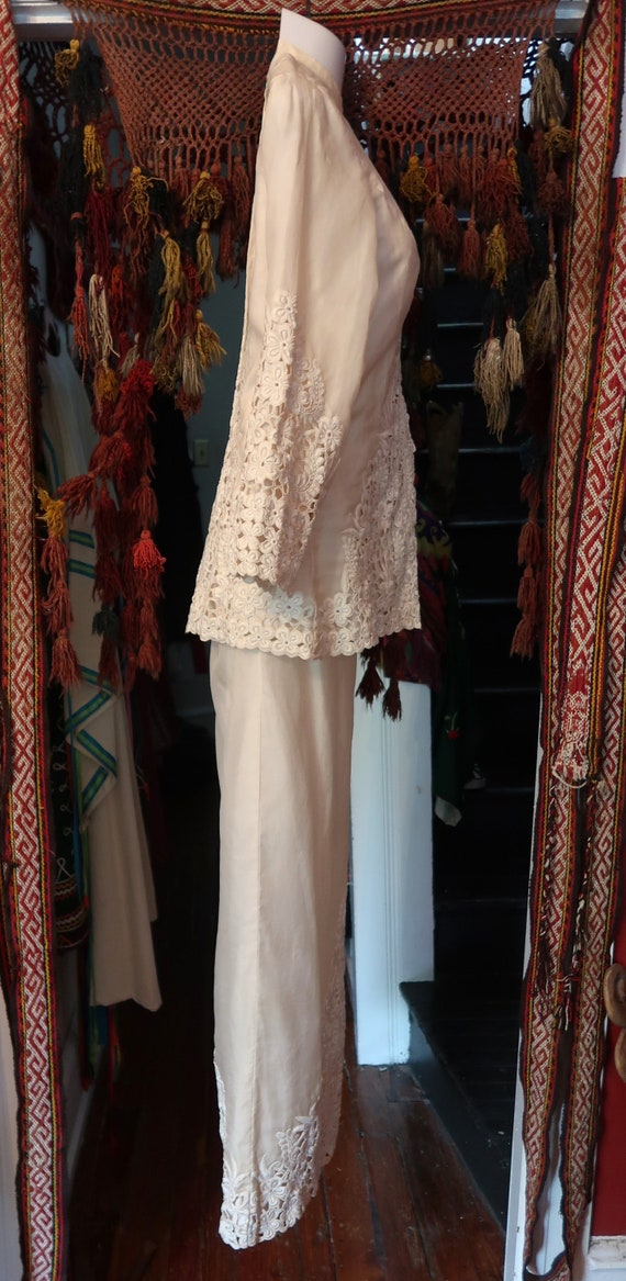 Unusual 1950s Filipino Beautiful Ivory Lace Wedding O… - Gem