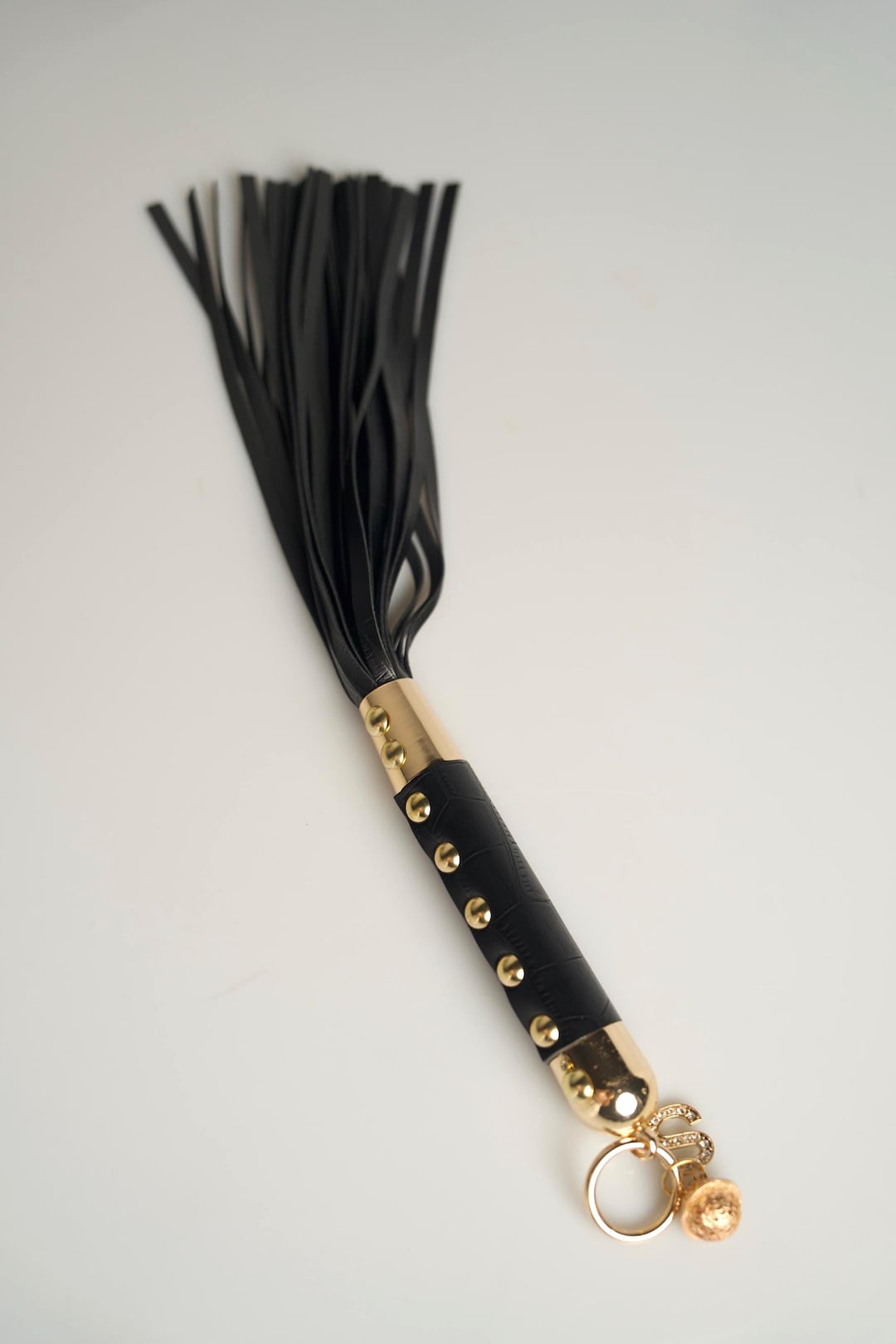 Flogger - BDSM Whip for Spanking & Stimulation, Classic BDSM Instrument ...