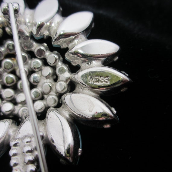 Lovely, Vintage Weiss Flower Stem Pin -Brooch - Gem