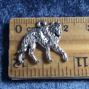 10 or 20 Pk Small Lone Wolf Charms, Lobo Wolf Pendant, Silver Tone Zinc ...