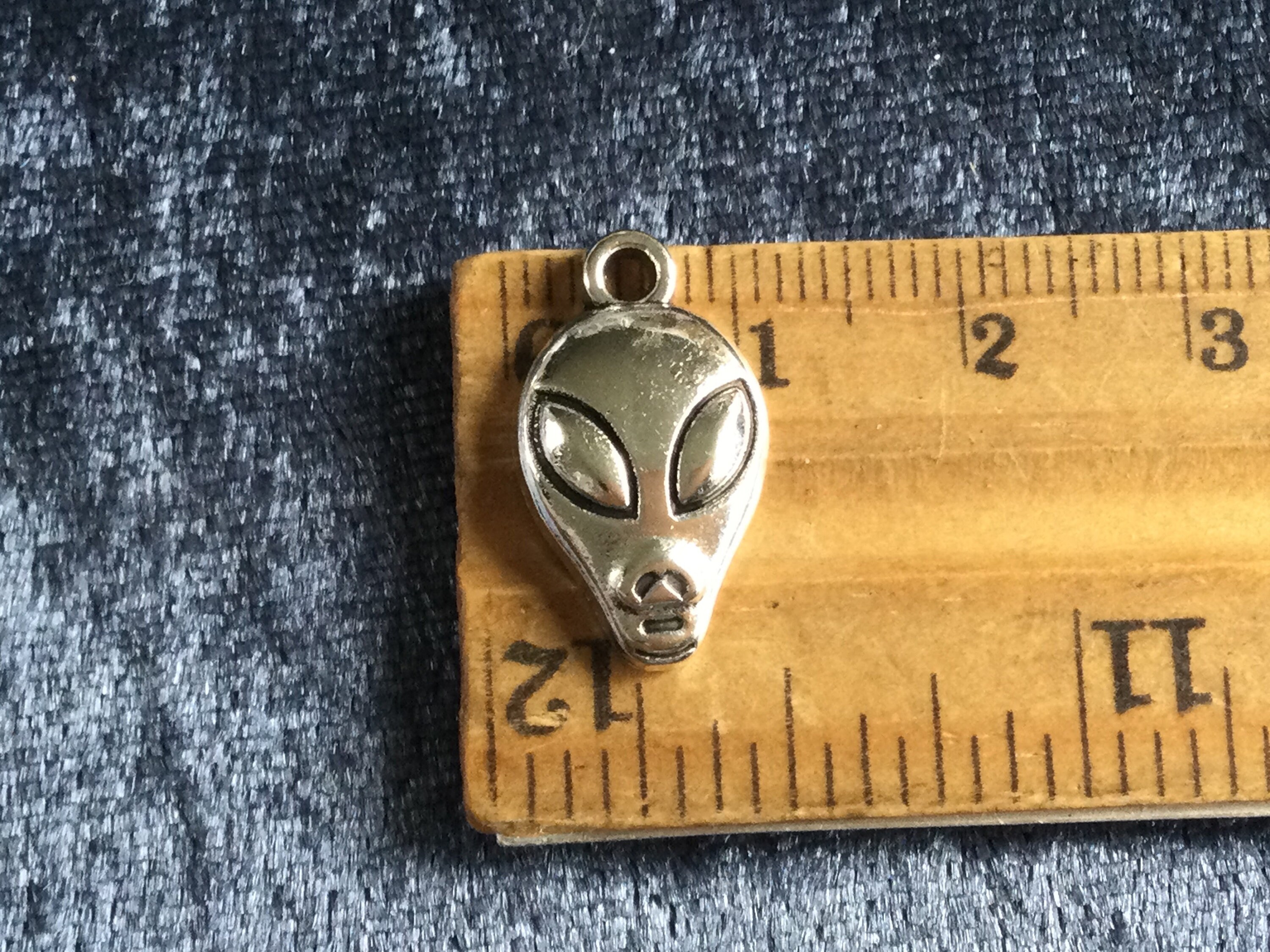 10 or 20 Pk Small Alien Charms, Halloween Space Alien Pendant, Space ...