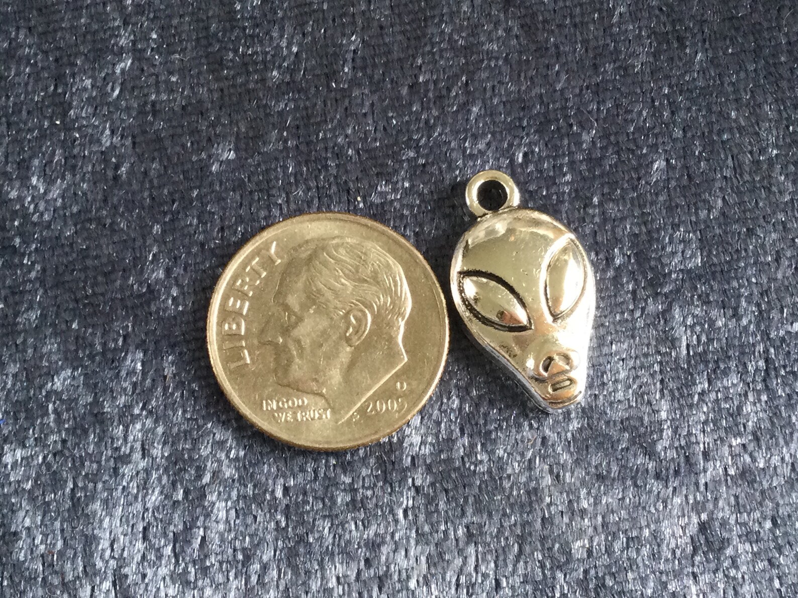 10 or 20 Pk Small Alien Charms, Halloween Space Alien Pendant, Space ...